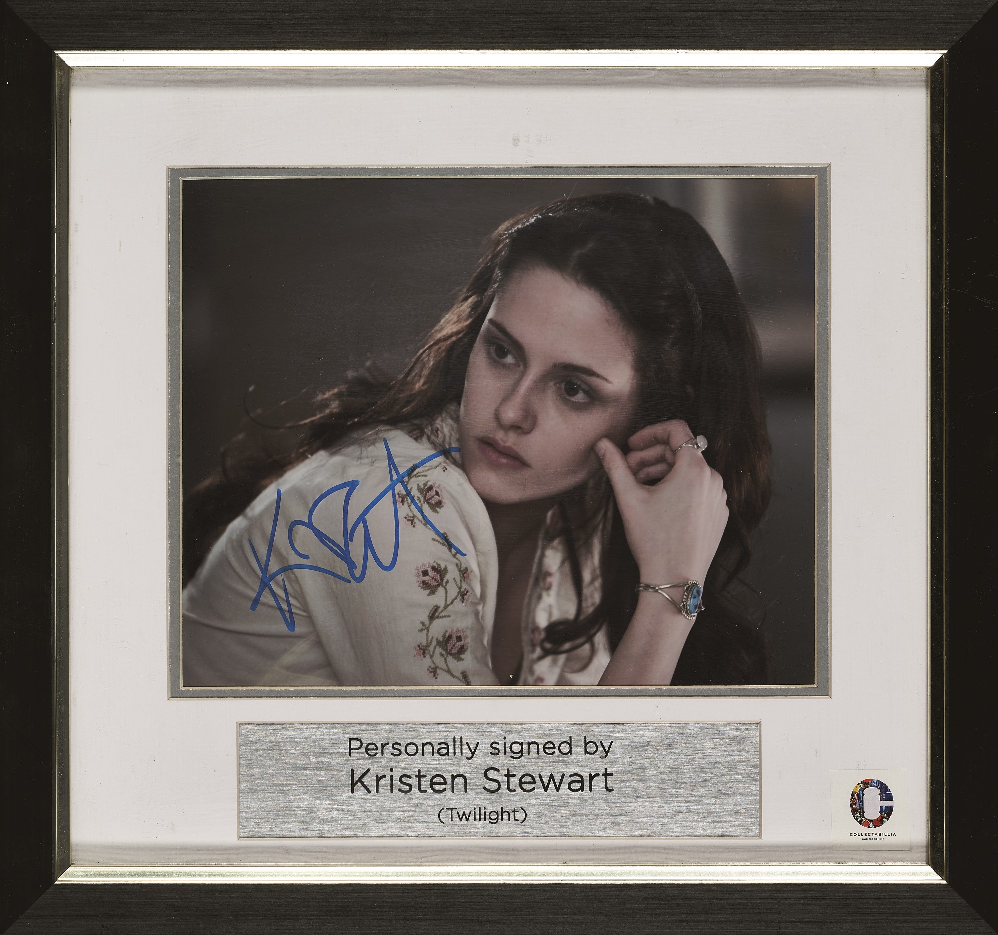 Kristen Stewart: The Iconic Beauty Of Hollywood | Giftex